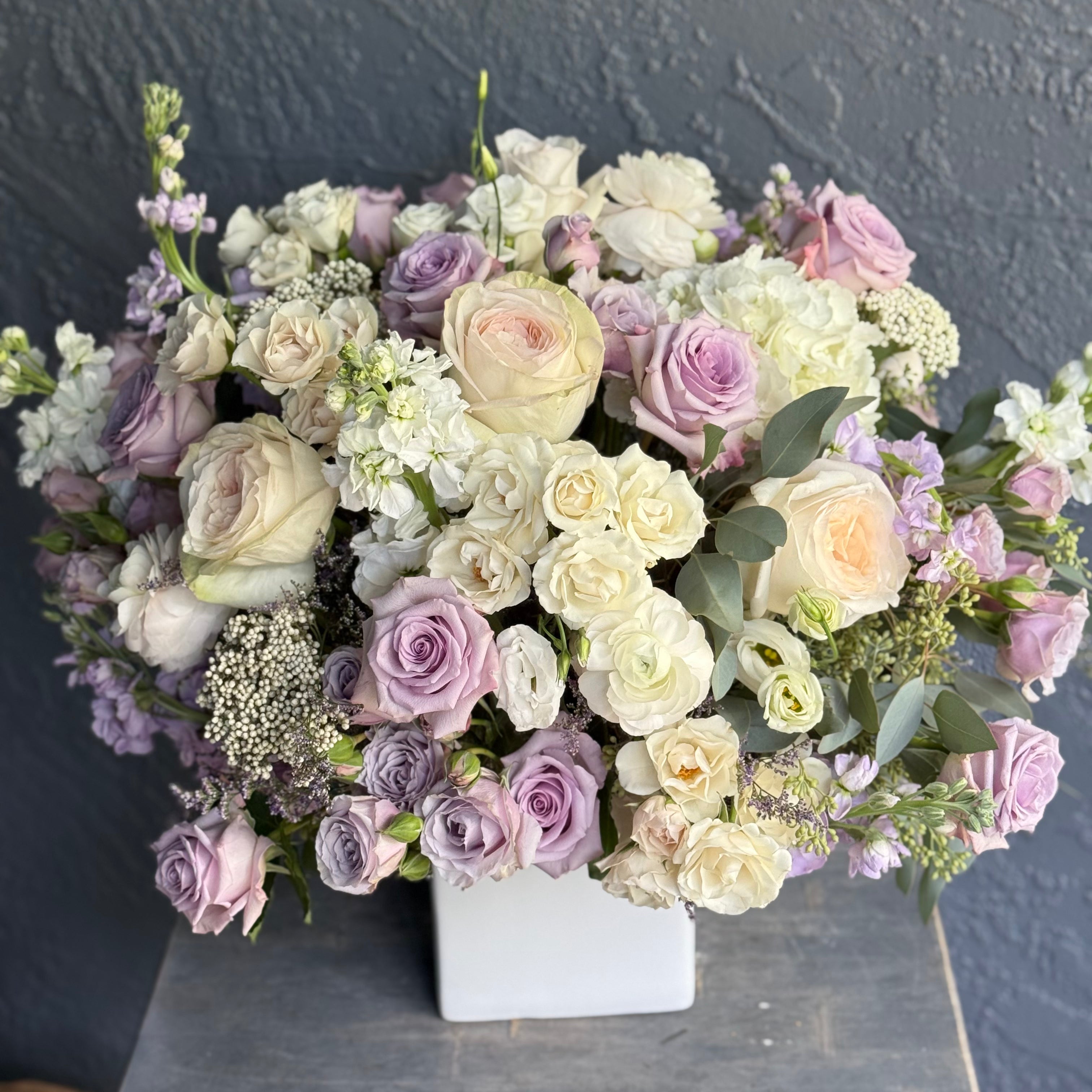 What to Write on Funeral Flowers: A Helpful Guide for Meaningful Messa